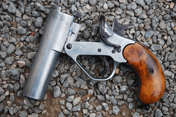 Deactivated flare pistols